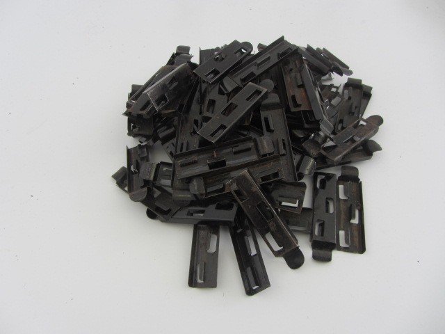 Stop the Drop Auction - 100 Hornby Gauge 0 Track Connecting Clips